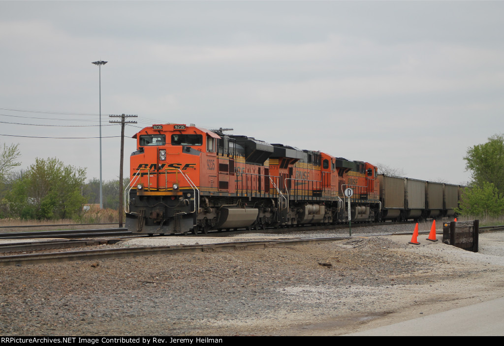BNSF 9235 & others (2)